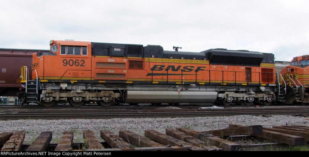 BNSF 9062